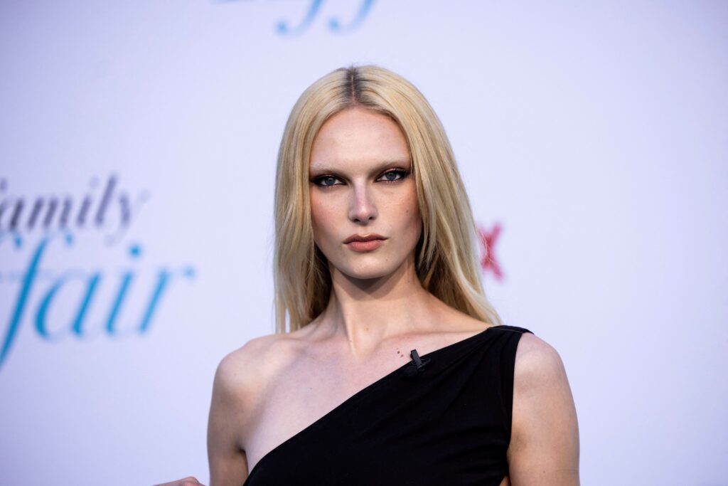 Alex Consani pokračuje na vzestupu. Mění význam slova modelka - Magazín ...