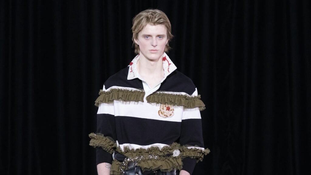 Simone Rocha a její pocta dospívání. Kolekce FW25 se neobešla bez ...