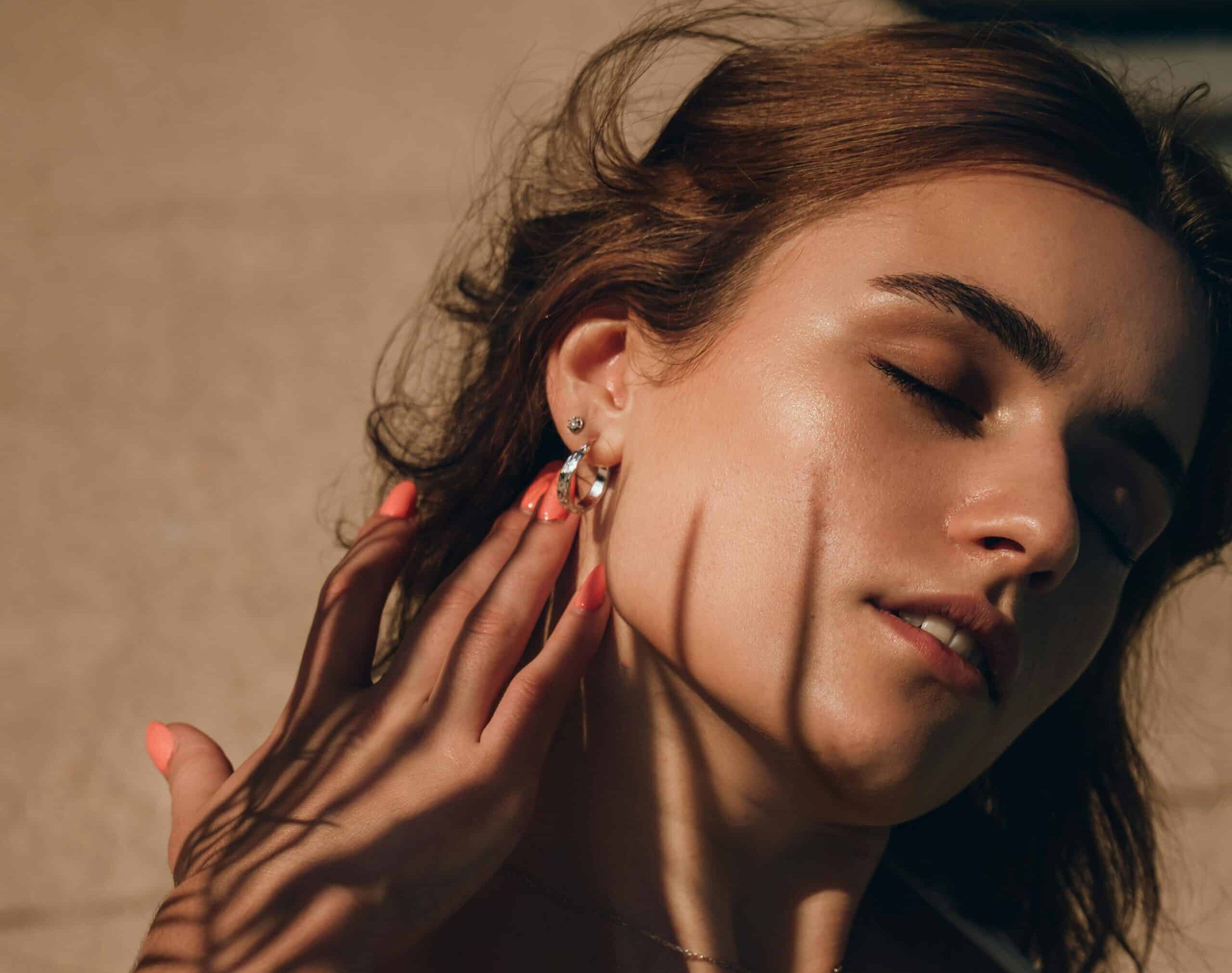 Léto volá po obměně. Lehké CC krémy slibují perfektní glow - Magazín módy a luxusu